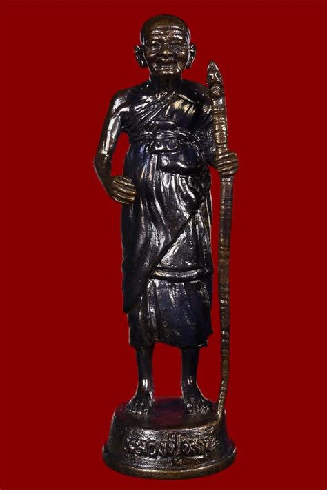 หลวงปู่หงษ์ พรหมปัญโญ จ สุรินทร์ รูปหล่อเหมือน ยืนโบกทรัพย์ หลวงปู่หงษ์ พรหมปัญโญ สุสาน