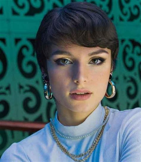 مدل مو دخترانه کوتاه تیکه ای زیبا و دلبرونه 1403 تا گردن چلوگوشت