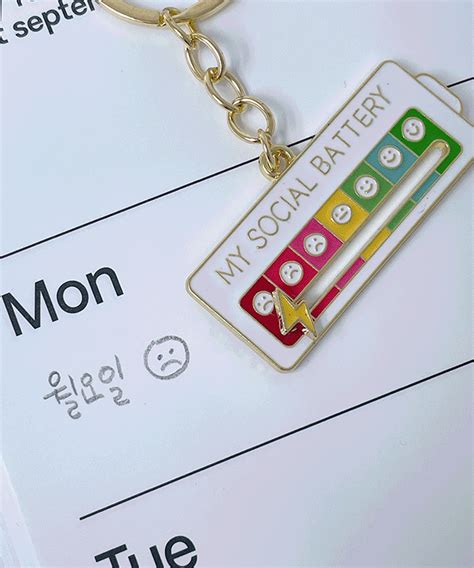 [h 묶음구매할인] 기분 배터리 키링 2colors 감정 표시 신박한 가방 열쇠고리 친구 쓸모없는 쓸데없는 선물 에이블리