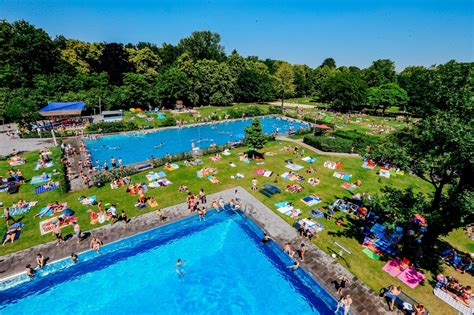 Oben Ohne Im Freibad Stadt Paderborn Plant Befragung