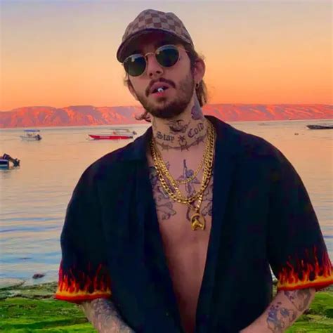 دانلود همه آهنگ های ویناک همراه با پخش آنلاین ، متن و لینک دانلود