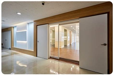 북카페 같은 휴게실 로비 공간 인테리어 디자인 공사현장 사무실인테리어 디자인 공사 비용견적 플랫폼