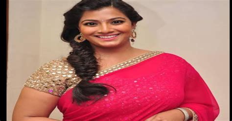 என் அப்பாவால தான் அந்த ஹிட் படங்களில் நடிக்க முடியாமல் போனது வரலட்சுமி சரத்குமாரின் வைரலாகும்