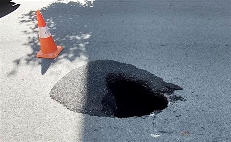 Άνοιξε τρύπα στο οδόστρωμα Απαγορεύτηκε η κυκλοφορία Ingr