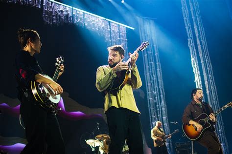 Noah Kahan Jensen Mcrae Bell Centre Montreal Rocks