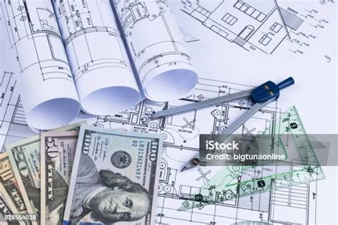 돈으로 건축가의 블루 프린트 금융 및 새 집의 계획에 대 한 상징적인 사진 청사진 롤과 작업 테이블에 드로잉 악기 개념에 대한 스톡 사진 및 기타 이미지 Istock