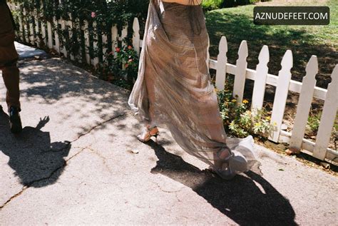 Sophie Thatcher Feet Aznudefeet