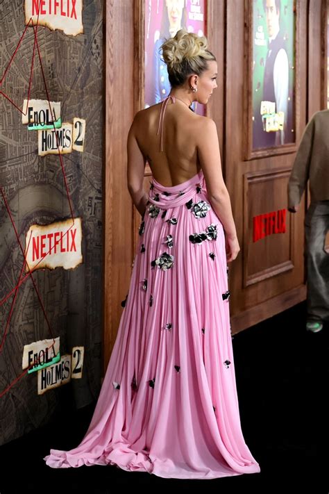 헐리우드 에놀라 홈즈2 월드 프리미어에서 밀리 바비 브라운 And 헨리 카빌