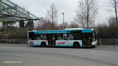 HHA 2515 (HH-HN 2515) am 20.2.2013 auf Linie 161, Pause am U-Bahnhof ...