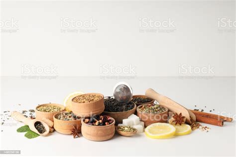 하얀 테이블에 다양한 종류의 차와 함께 차를 요리하는 개념 갈색에 대한 스톡 사진 및 기타 이미지 갈색 건조한 꽃 식물 Istock