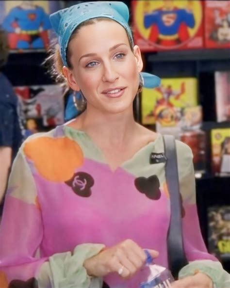 Can Anyone Spot Superman And Harley Quinn Behind Sarahjessicaparker In This Classic Episode Of