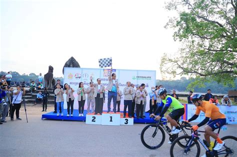 លោករដ្ឋមន្ត្រី ប៉ាន សូរស័ក្តិ ប្រកាសបើកការប្រកួតកីឡាទោចក្រយានជ្រើសរើសជើងឯកថ្នាក់ជាតិ