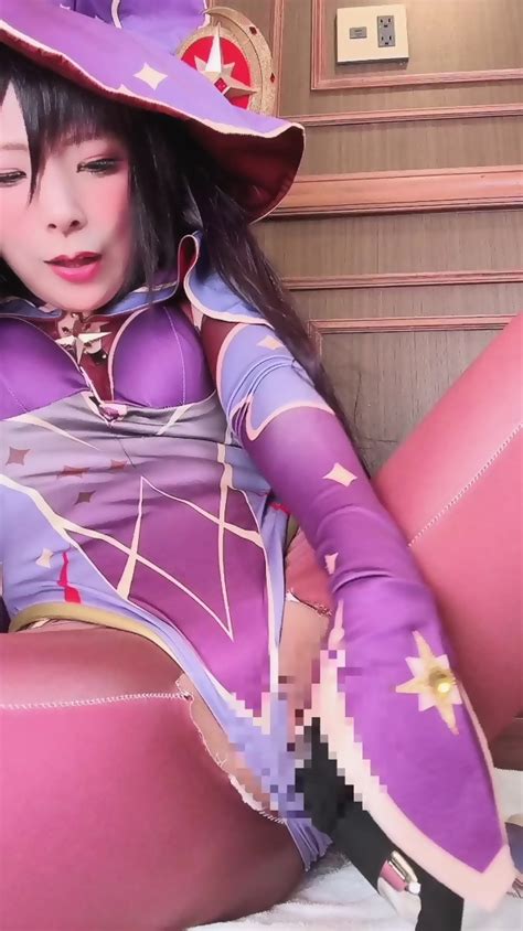 Comonun Pussy Masturbation In Cosplay