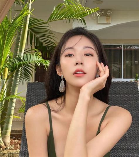 9 Hot Sexy Zhang Ning Bikini Pics