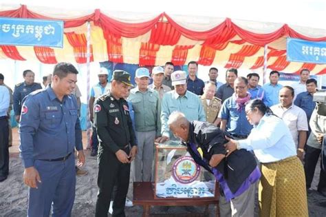 អតីតយុទ្ធជន ១០០គ្រួសារក្នុងខេត្តកំពង់ឆ្នាំង ចាប់ឆ្នោតទទួលដី និងផ្ទះជាអំណោយរបស់សម្តេចតេជោ ហ៊ុន