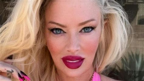 Com 37 Kg A Menos Ex Atriz Do Pornô Usa Vestido De 30 Anos Atrás