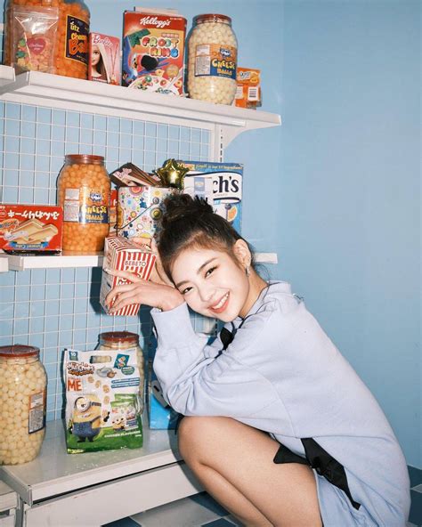 210126 Lia Scrolller