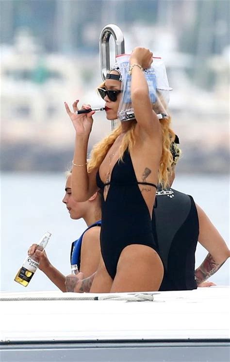 Rihanna Pictures Hotness Rating Unrated