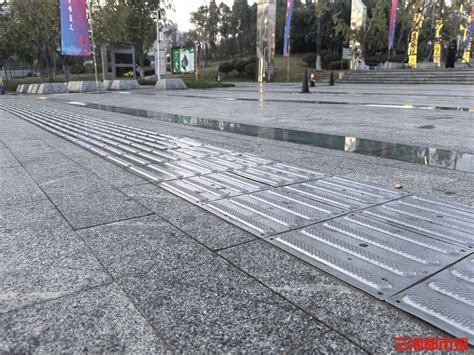 金属盲道易打滑，是拆还是留？专家：盲道选材应兼顾实用与安全性 城事 新湖南