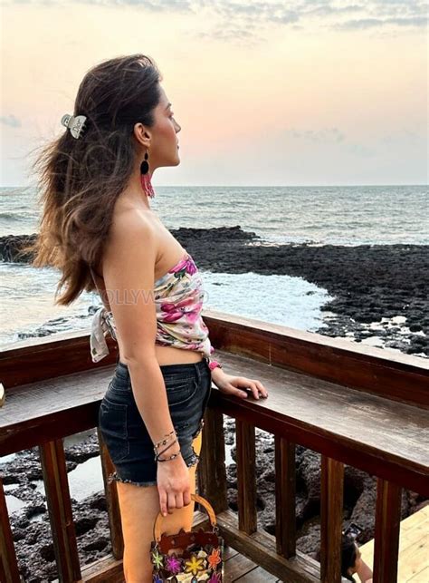 Mehreen Pirzada Sexy Holiday Pictures Kollywood Zone