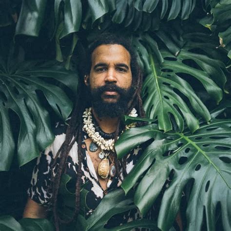 Iúri Oliveira Iuri Perc • Threads Say More