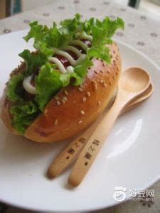熱狗麵包熱狗麵包是一種漢堡，是最常見、最普通的麵包類型，隨處可見，也是 百科知識中文網