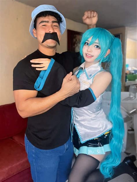 Miku X Don Ramon Cosplay Mishi Miku En 2025 Poses Disfraces Chulos