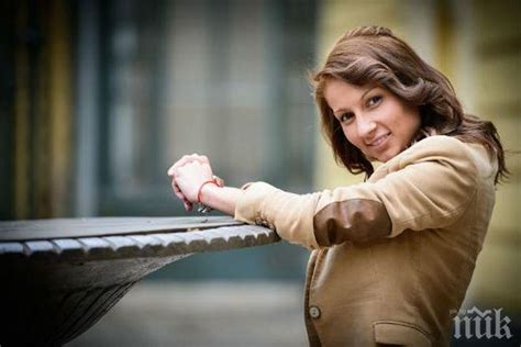 ЕКСКЛУЗИВНО в ПИК Симона Пейчева иска момиченце Информационна агенция ПИК