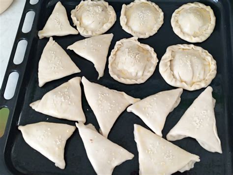 Создать мем треугольники с кариашками из теста треугольники из теста самса татарская