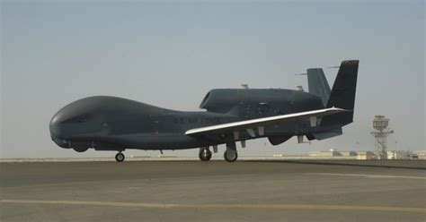 日 자위대 북한·중국 등 감시 무인정찰 글로벌호크 부대 출범