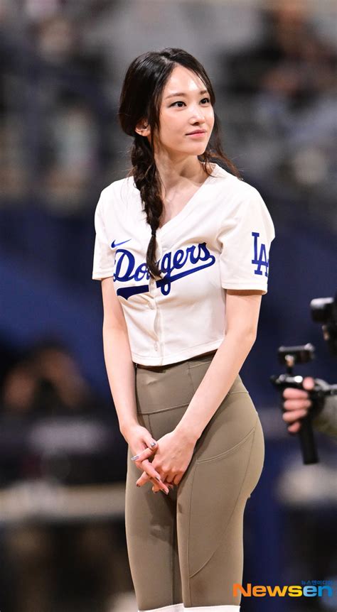 전종서 모두가 놀란 레깅스 패션 시구[포토엔hd] 손에 잡히는 뉴스 눈에 보이는 뉴스 뉴스엔