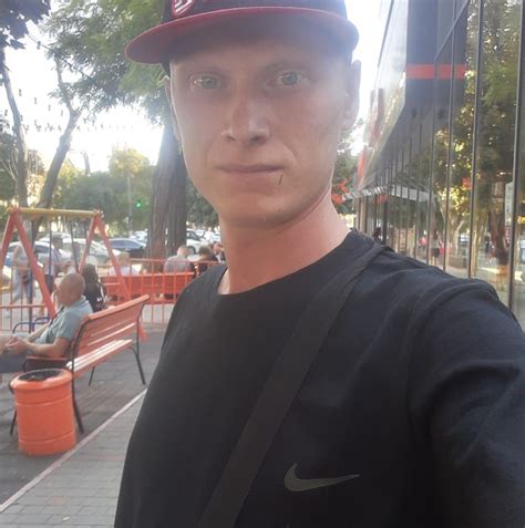 Салтаненко Мир Божий усім Мене звуть Тетяна я з Харкова мені 53 У церкві півроку Коли