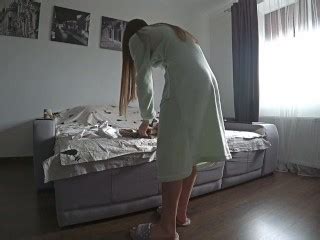 Измена в отношениях Друг трахает мою жену у меня дома на диване Реальный Pornhub