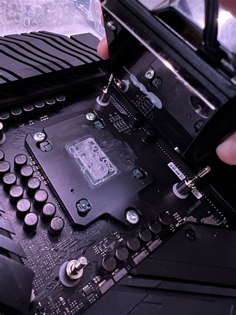 Help Cpu Block Not Sitting Close Enough To Delidded Cpu Roverclocking