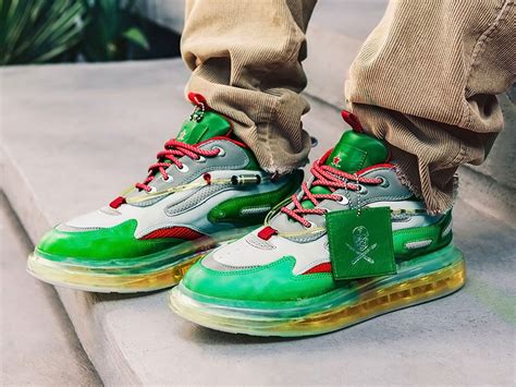 Top 10 Popular Sneakers