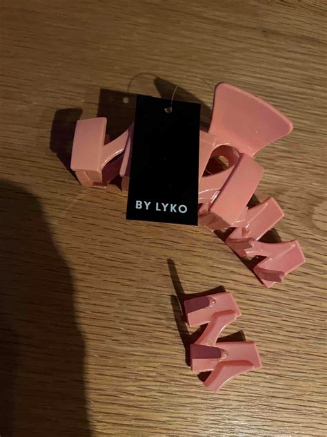 By Lyko Zig Zag Clip Shiny Apricot