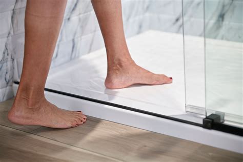 Curb Vs Curbless Walk In Showers Whats The Difference Re Bath®