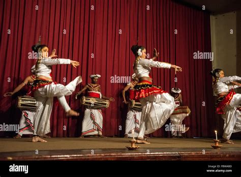 Kandyan Dance Hi Res Stock Photography And Images Alamy