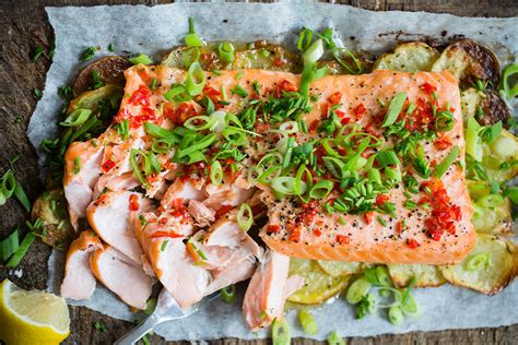 Helstekt Laks Med Sprø Poteter Obsno