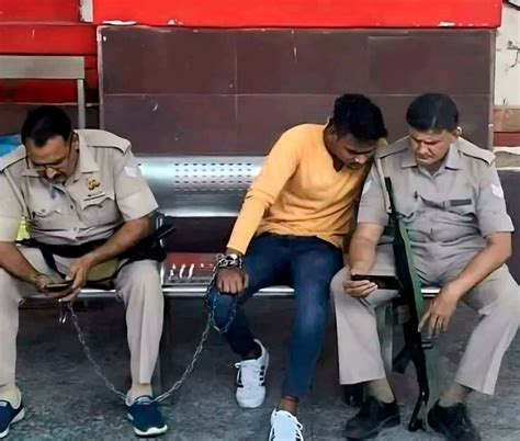 полиция индусы смешные картинки и другие приколы комиксы гиф