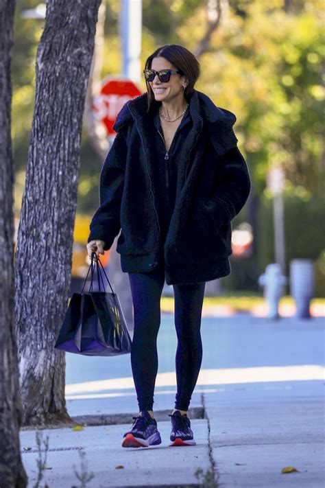 Sandra Bullock Is All Smiles In The Winter Coat Of My Dreams Glamour Uk