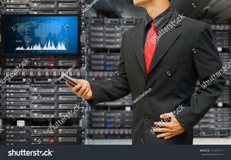 Programmer Monitoring System Data Center Room Foto De Stock 121357711