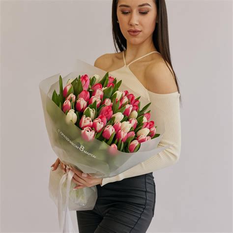 Купить Букет с праздником 8 марта с доставкой Заказать цветы дешево в магазине Iziflo