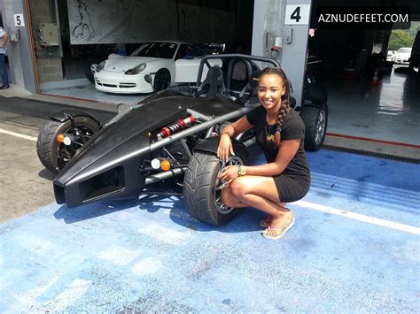 Naomi Schiff Feet Aznudefeet