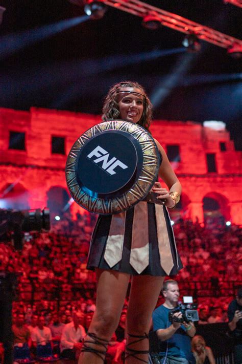 Sestre Iz Rijeke Privlačile Veliku Pažnju U Pulskoj Areni Fnc Spektakl Ne Bi Bio Potpun Bez