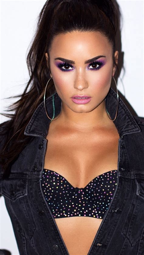 Demi No Make Up 1