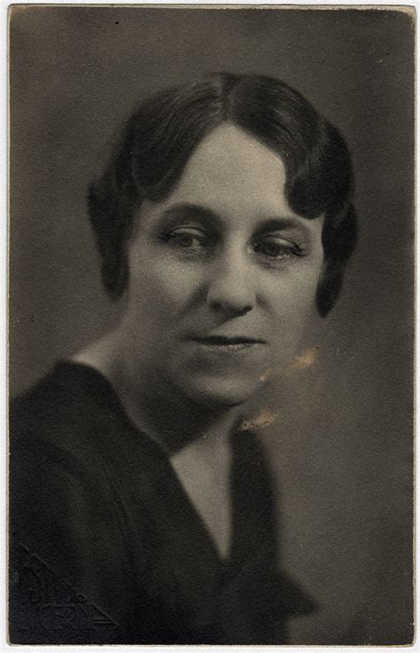 Retrato Mujer En Estudio Cultura Digital Udp