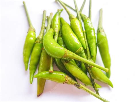 Premium Photo Cabe Rawit Hijau Green Cayenne Pepper Isolated On White Background