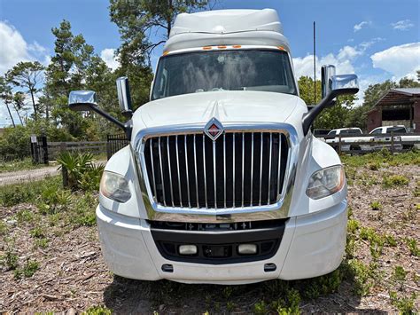 2018 International Lt625