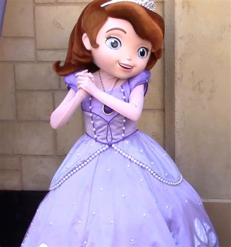 Pin De Ирина En костюм София Sofia La Primera Princesas Sofía